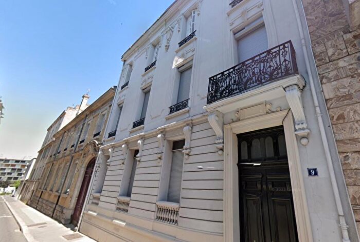 Appartement à louer - Saint-Étienne, Jacquard, Préfecture - 6 pièces - 4 chambres