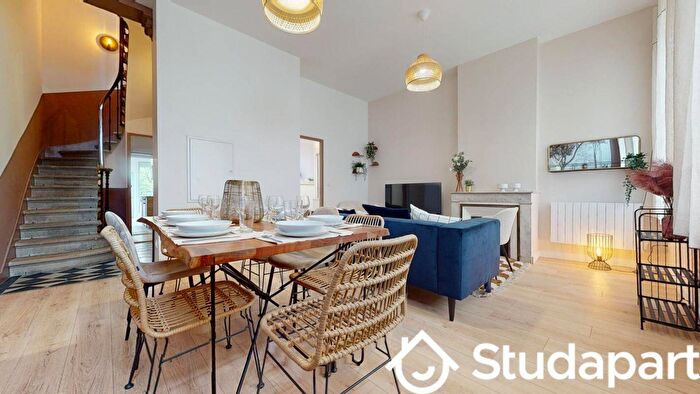 Appartement à louer - Jardin Public, Bordeaux - 1 pièce - 3 chambres