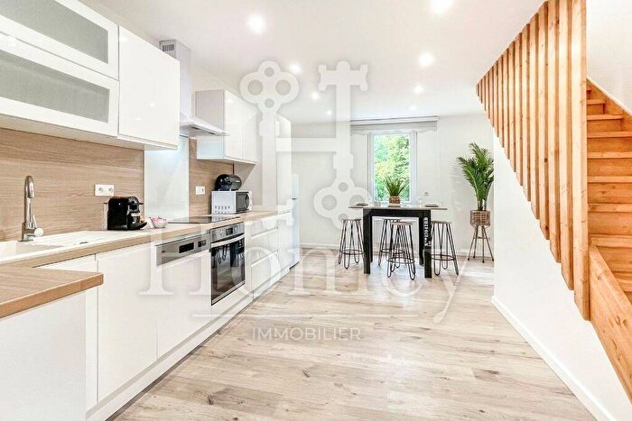 Centre Ville, Cluses : Appartement 4 pièces à louer