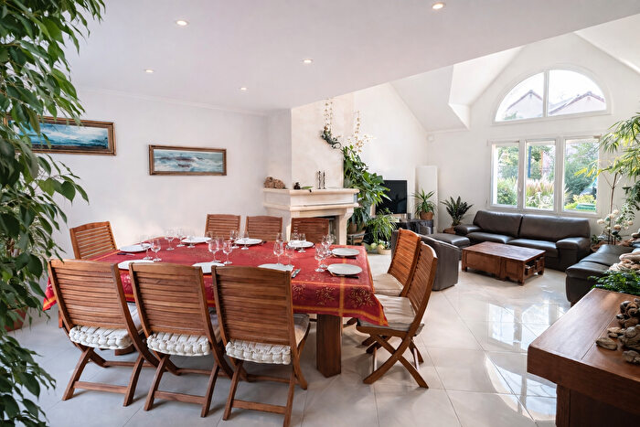 Voisins-le-Bretonneux - Maison 7 pièces à vendre