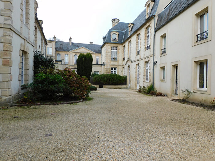 Appartement à louer - Bayeux, Centre-ville, Saint-Jean - 2 pièces - 1 chambre