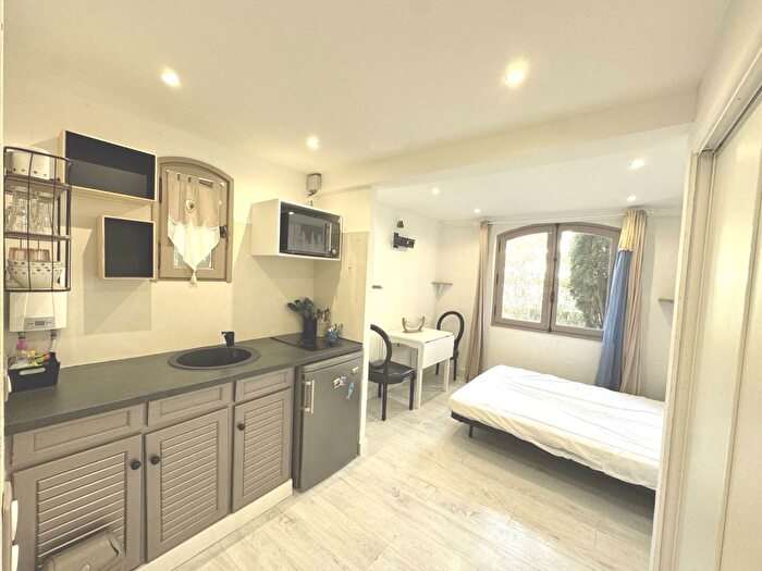 Appartement à louer - Petite Couronne, Cassis - 1 pièce