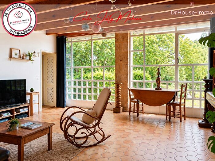Maison 11 pièces à Saint-Christoly-de-Blaye, à vendre