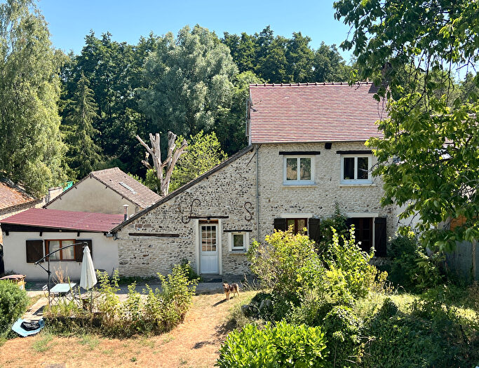Berchères-sur-Vesgre : Maison 5 pièces à vendre