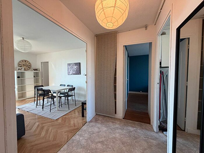 Appartement à louer - Gratte Ciel, Villeurbanne - 4 pièces - 3 chambres