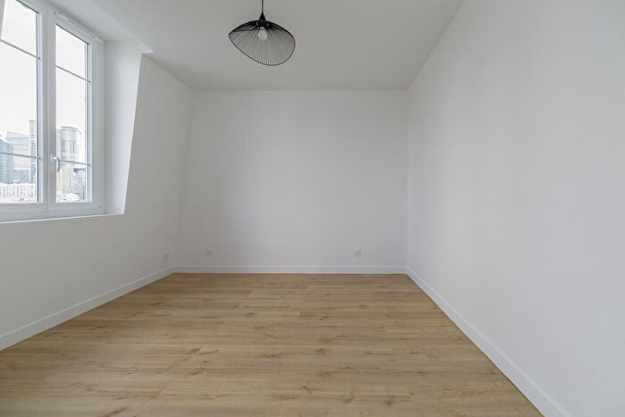 Courbevoie, Marceau République : Appartement 2 pièces à louer