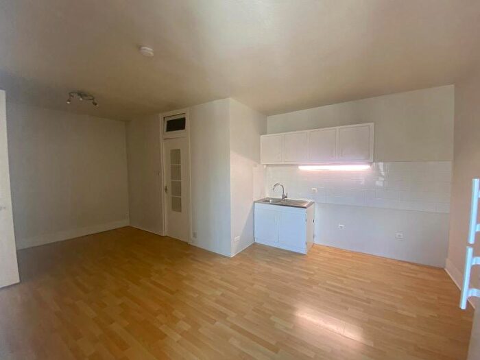 Appartement à louer - Montbrison, Centre-ville - 1 pièce - 1 chambre