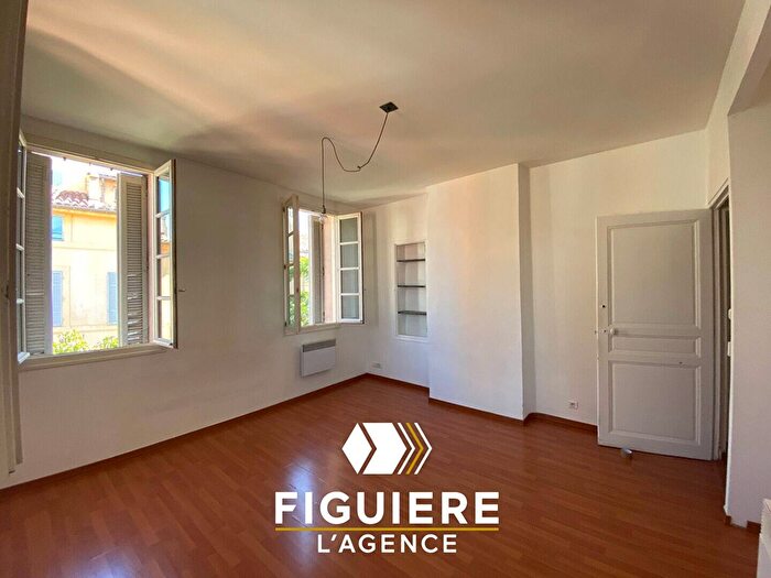 Appartement à louer - Centre Ville, Aix-en-Provence - 4 pièces - 3 chambres