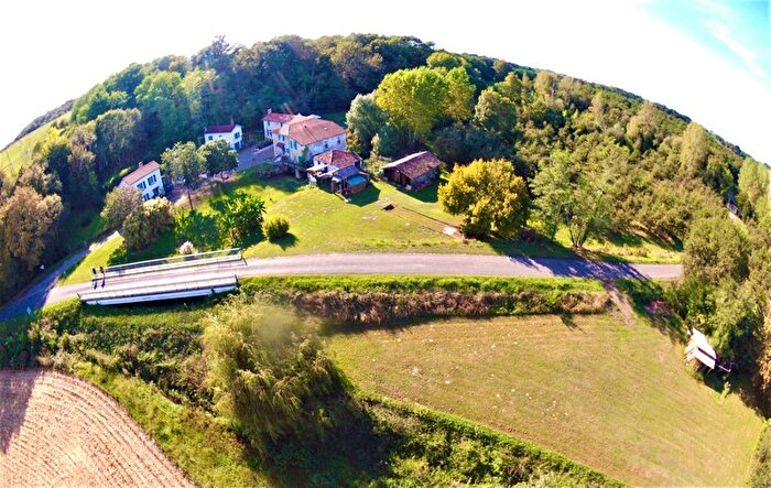 Maison à vendre - Cassen - 16 pièces - 8 chambres