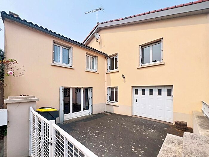 Maison 6 pièces à Montfaucon-Montigné, à vendre