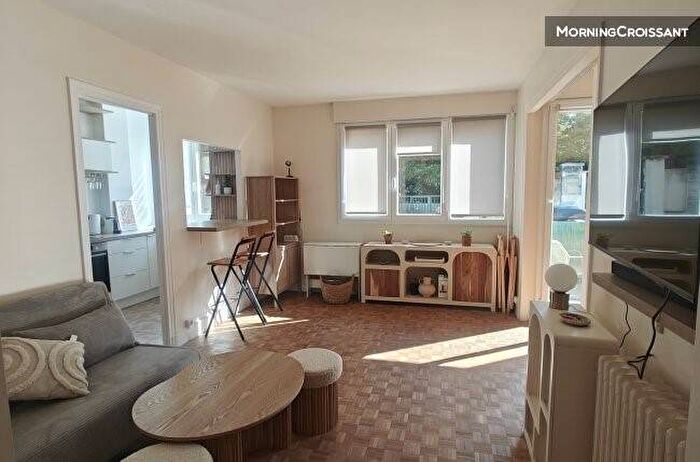 Appartement à louer - Place Louis XIV, Saint-Germain-en-Laye - 1 pièce