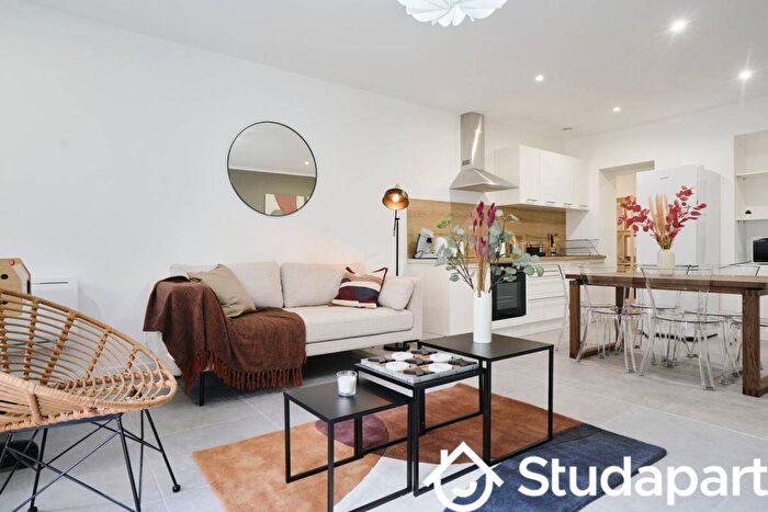 Appartement à louer - Petit Saint Jean, Amiens - 1 pièce - 2 chambres