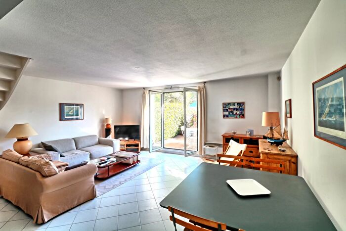 Maison à vendre - Marseille e , Bonneveine - 6 pièces - 5 chambres