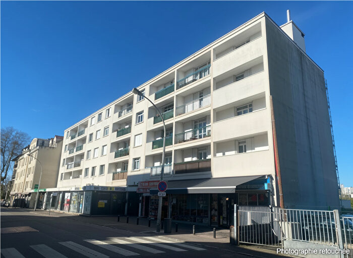 Appartement à vendre - Trappes, Centre-ville, Jaurès, Gare - 4 pièces - 3 chambres