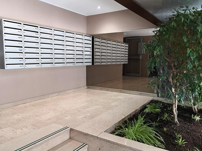 Appartement à louer - Marseille e , Les Chartreux - 1 pièce