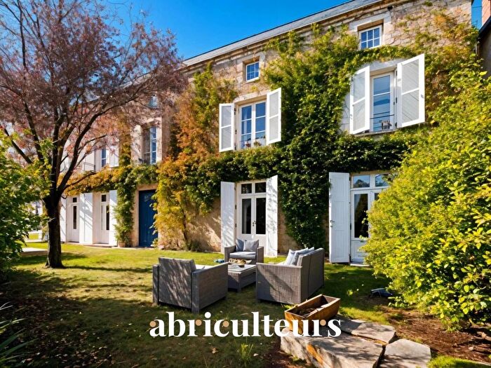 Maison à vendre - Luxé - 10 pièces - 6 chambres