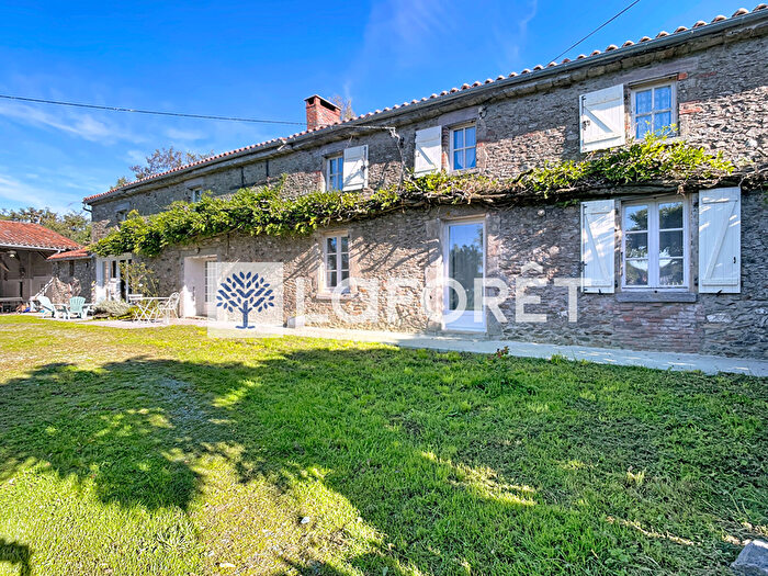 Maison à vendre - La Châtaigneraie - 14 pièces - 5 chambres