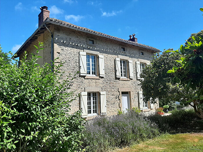 Maison à vendre - Peyrilhac - 7 pièces - 4 chambres
