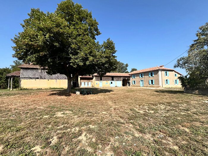 Maison à vendre - Castelnau-Magnoac - 6 pièces - 6 chambres