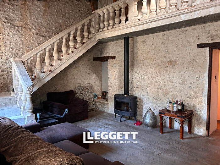 Maison à vendre - Montmoreau-Saint-Cybard - 4 pièces - 3 chambres