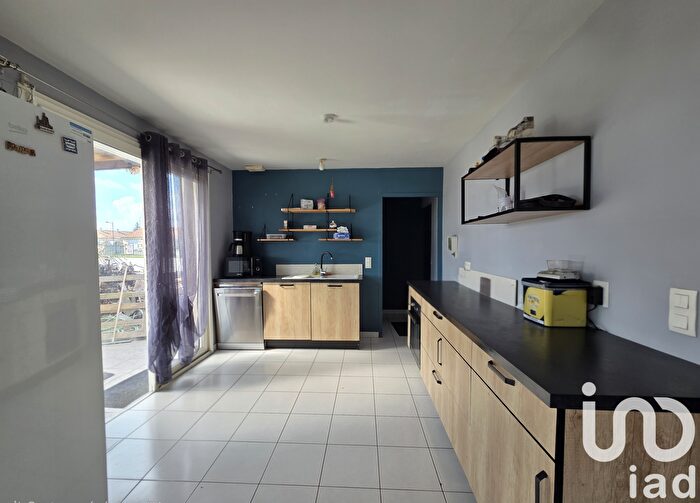 Maison à vendre - Vihiers - 5 pièces - 3 chambres