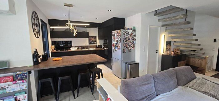 Maison à louer - Dommartin - 4 pièces - 3 chambres