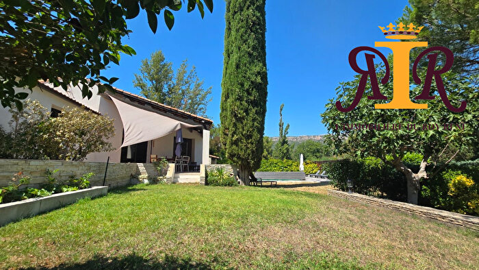 Maison à vendre - Châteauneuf-le-Rouge - 5 pièces - 4 chambres