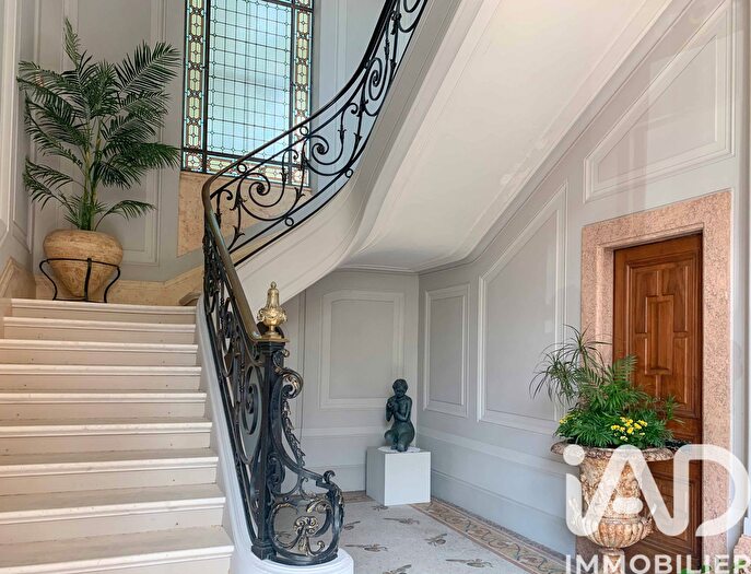 Appartement à vendre - Fontainebleau, Centre-ville - 4 pièces - 2 chambres