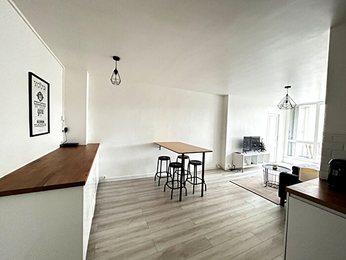 Appartement à vendre - Évry, Les Pyramides - 5 pièces - 4 chambres