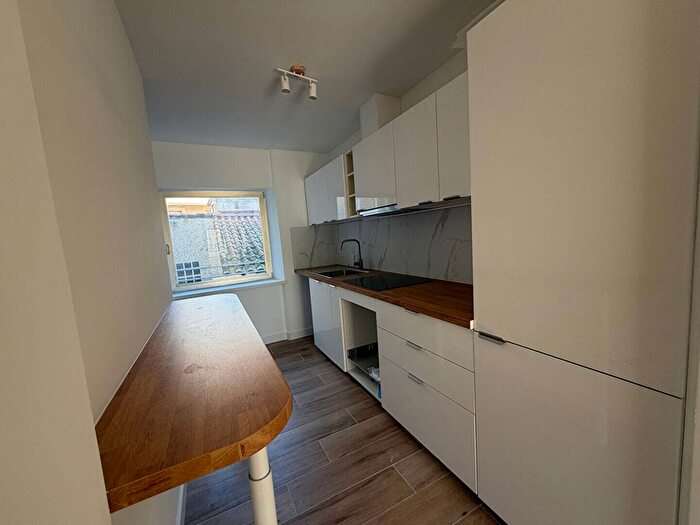 Centre Ville, Cavaillon : Appartement 3 pièces à louer
