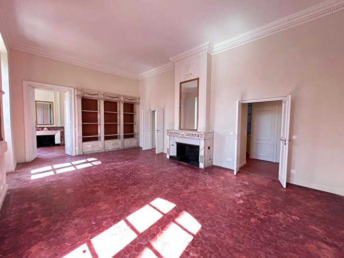 Appartement à louer - Avignon, Palais des Papes, Zone Piétonne - 3 pièces - 2 chambres