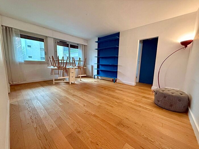 Télégraphe-Pelleport Saint Fargeau, Paris 20ème arrondissement - Appartement 2 pièces à louer