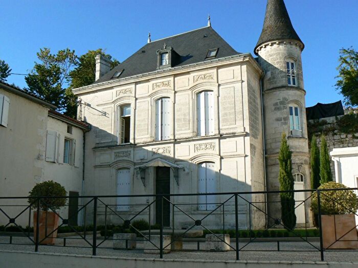 Appartement à louer - Saint Ausone-Saint Martin-Saint Gelais, Angoulême - 2 pièces - 1 chambre