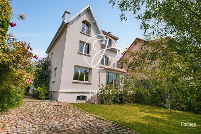 Maison 8 pièces à Garches, Gare, à vendre