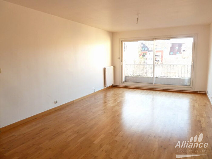 Appartement à louer - Belfort, Centre-ville, Fb de Montbéliard - 4 pièces - 3 chambres