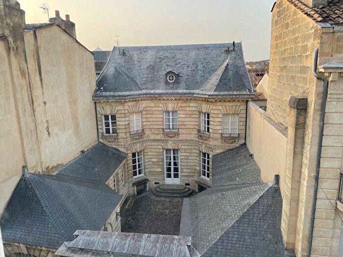 Appartement à louer - Bordeaux, Fondaudège - 1 pièce - 1 chambre