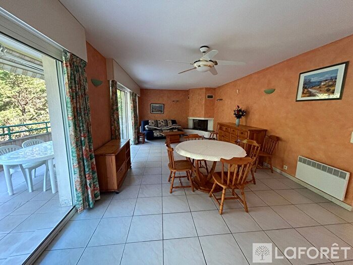 Appartement à louer - Les Plaines-Les Tasses, Saint-Raphaël - 3 pièces - 2 chambres