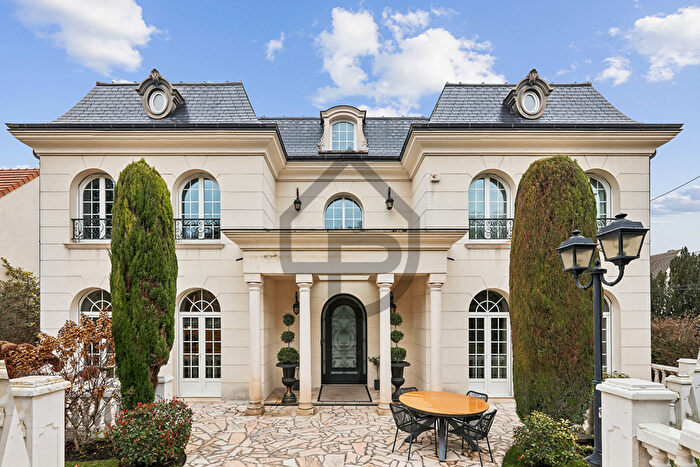 Maison à vendre - Chennevières-sur-Marne, Marne, Coteau Nord - 15 pièces - 9 chambres