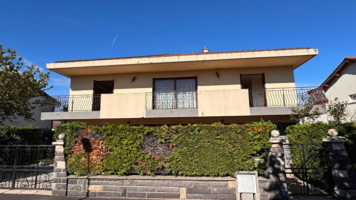 Maison 9 pièces à vendre à Aulnat