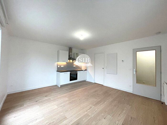 Appartement 1 pièce à Linas, à louer