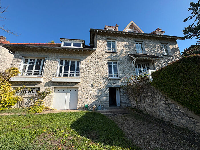 Maison à louer - Fontaine-le-Port - 9 pièces - 6 chambres