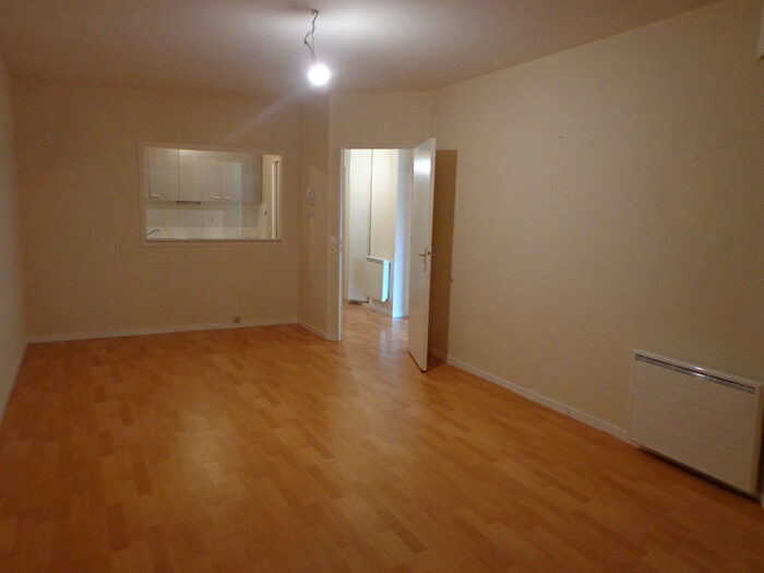 Appartement à louer - Challans, Centre-ville - 2 pièces - 1 chambre