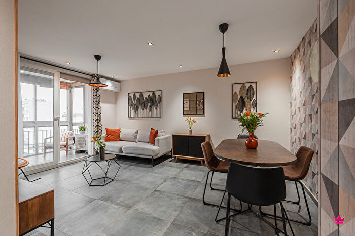 Appartement à vendre - Décines-Charpieu, Berthaudière - 3 pièces - 2 chambres