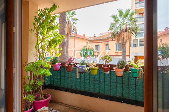 Appartement à vendre - Hyères, Centre-ville - 2 pièces - 1 chambre