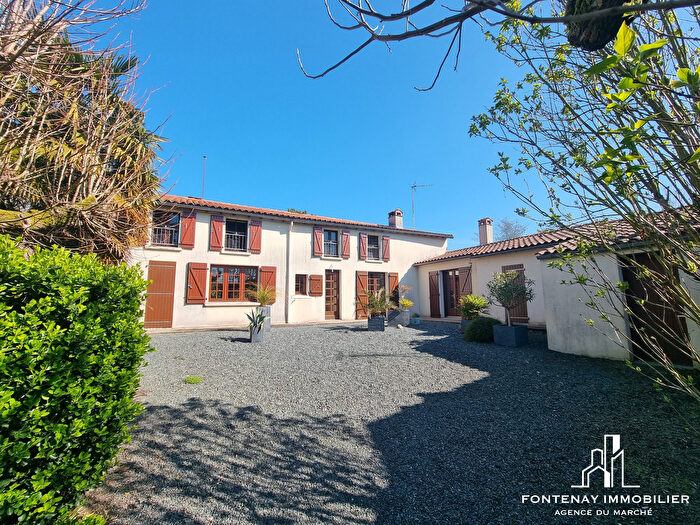 Maison à vendre - Saint-Hilaire-de-Voust - 7 pièces - 3 chambres