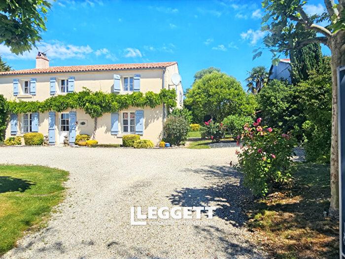 Maison 7 pièces à Nieul-sur-lAutise, à vendre