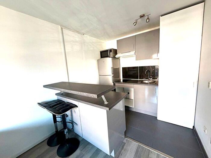 Appartement à louer - Sud-Bords de Marne-Gambetta-Aulnoy, Chelles - 2 pièces - 1 chambre