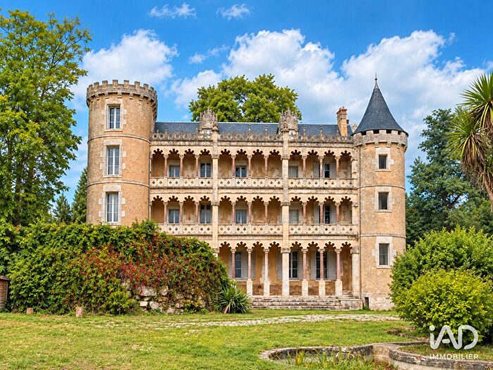 Baignes-Sainte-Radegonde : Maison 9 pièces à vendre