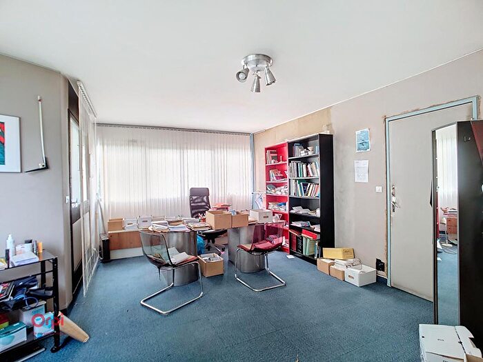 Maisons à vendre et appartements à louer - 1