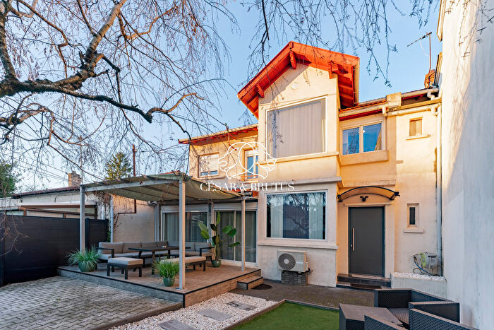 Maison à vendre - Bron, Centre-ville - 5 pièces - 2 chambres